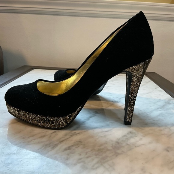Style & Co. | Shoes | Style Co Black Velvet 425 Heels Pumps With Gold ...